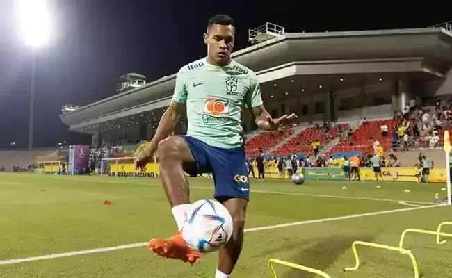 Pessimista com escalação de Alex Sandro, Tite espera treino - Superesportes