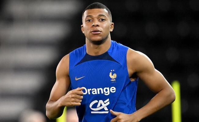 Mbappé treina com tornozelo enfaixado e deverá ser poupado contra ...