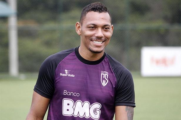 Alex Silva rescinde com Coimbra e tem contrato com o Atlético reativado ...
