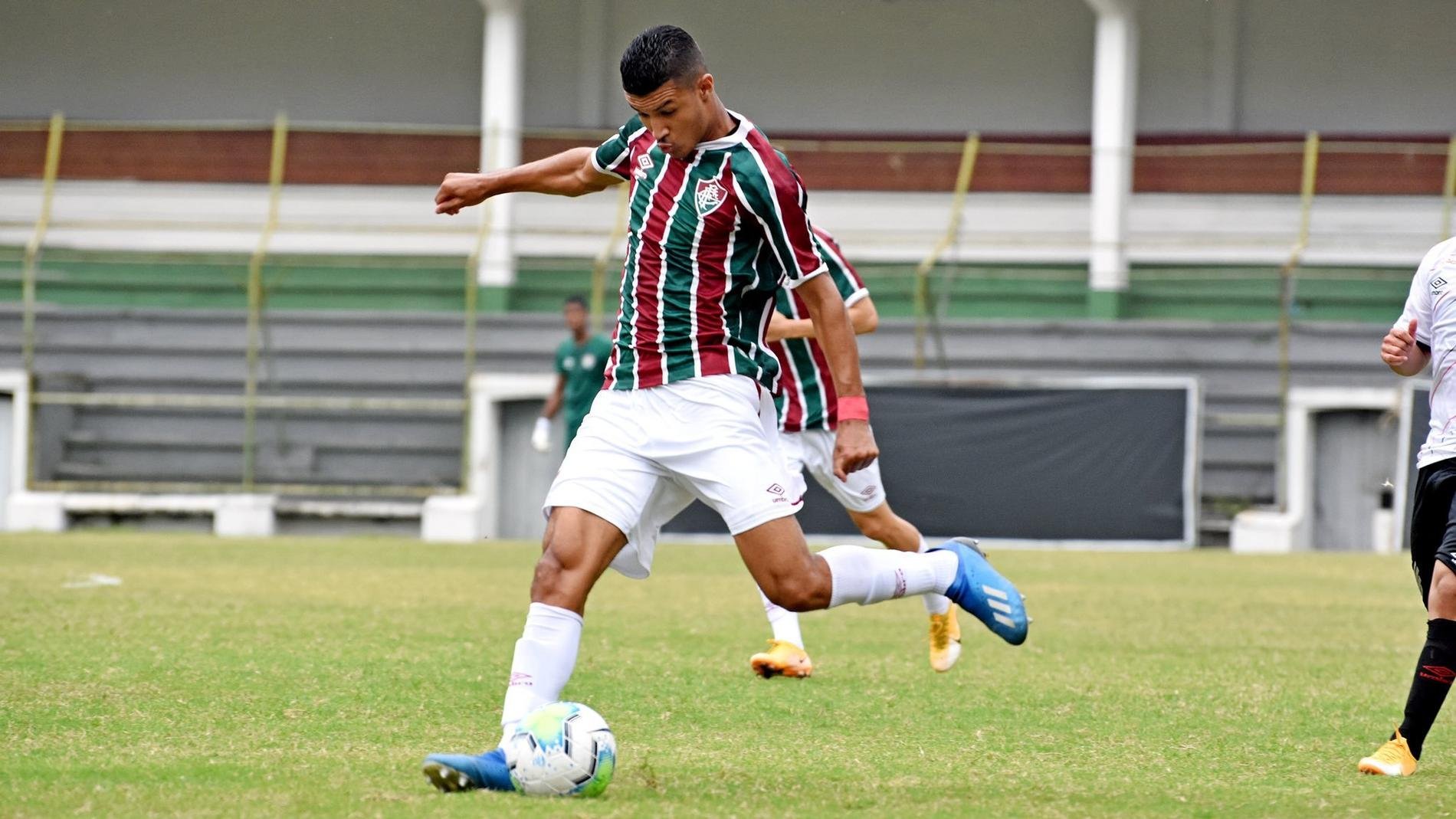Fluminense estende contrato do jovem lateral-esquerdo Jefté - Superesportes