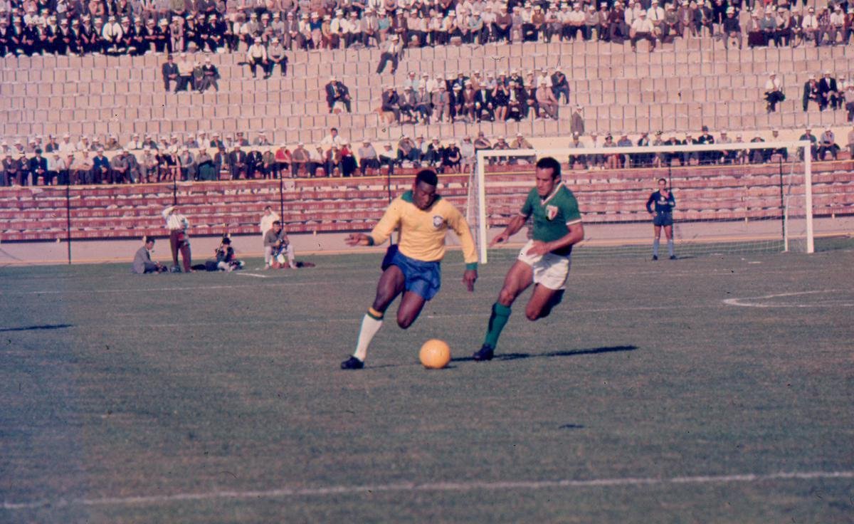 Pelé na Copa do Mundo de 1962, a segunda conquistada pelo Brasil ...
