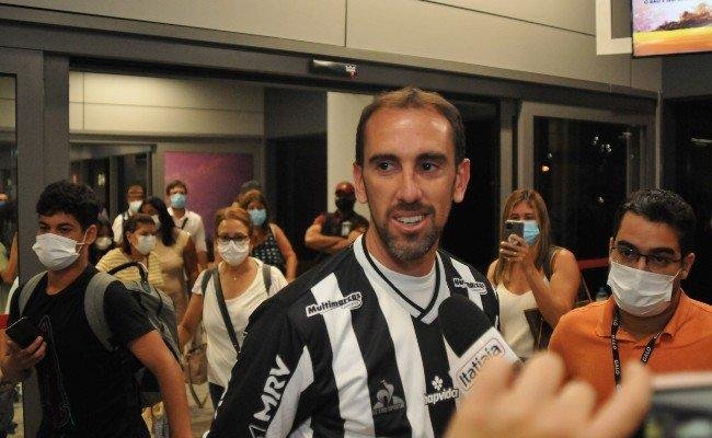 Godín destaca 'ambição' do Atlético e deseja conquistar respeito da ...