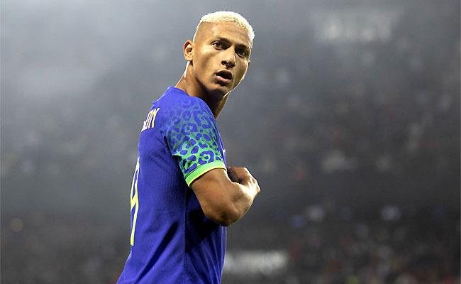 Richarlison se revolta com ato racista e ganha apoio de América e ...
