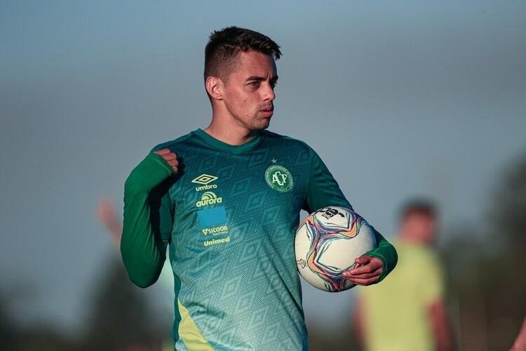Matheus Ribeiro recebe sondagem, Chapecoense tenta renovação e 'esbarra ...