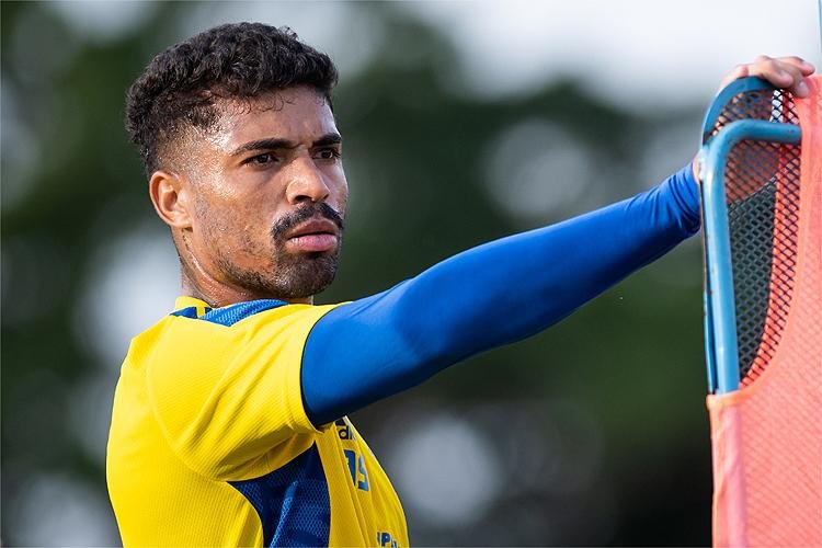 Após quase deixar o Cruzeiro, Marcinho voltará a treinar com o grupo ...