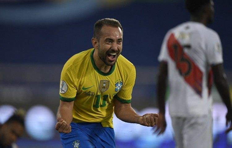 Éverton Ribeiro comemora seu 1º gol com a Seleção: 'No estilo do Brasil ...