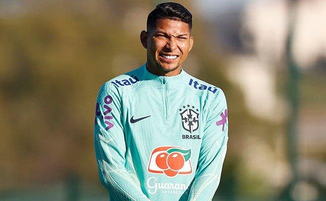 Rony faz gol de bicicleta em treino da Seleção Brasileira; veja vídeo ...