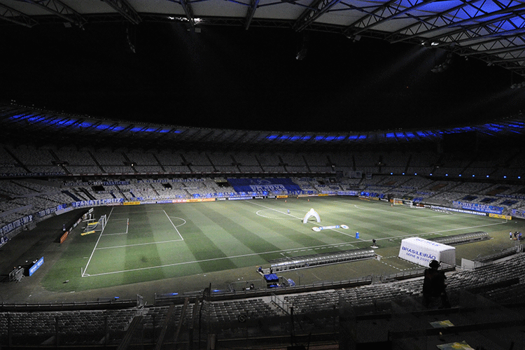 Cruzeiro no Mineirão: grandes títulos e estatísticas ano a ano desde ...