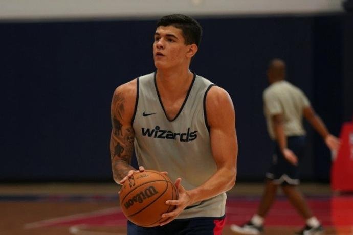 Gui Santos, do Minas, participa de treino no Wizards antes de Draft da ...