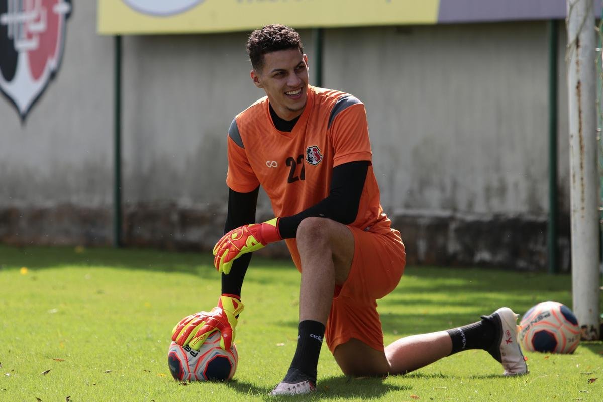 Após três meses, elenco do Santa Cruz retorna aos treinamentos, mas ...