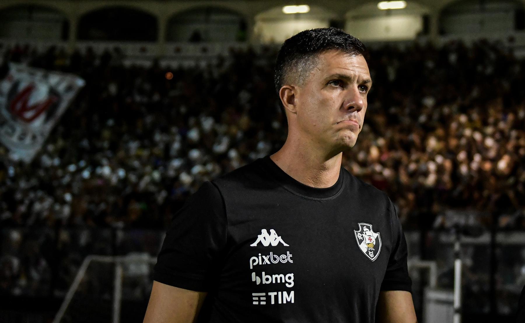 Vasco: Maurício Barbieri não resiste à crise e é demitido - Superesportes