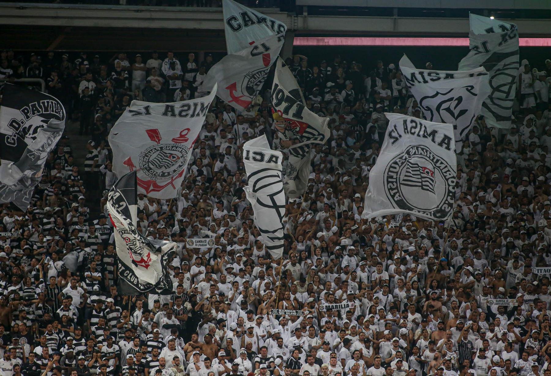 Corinthians dá satisfação à torcida após 'transtornos' na venda de ...