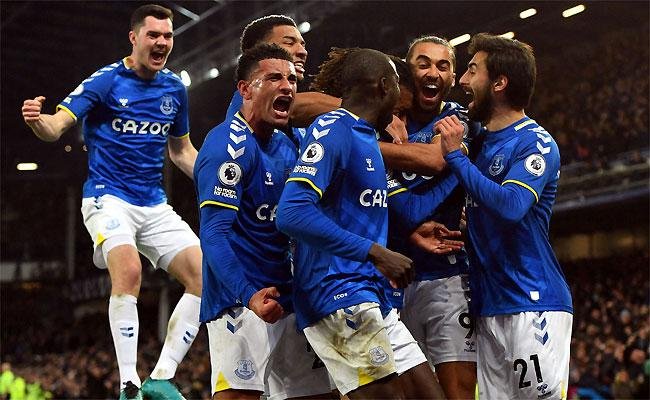 Campeonato inglês: Everton bate Newcastle em jogo com protesto e ...