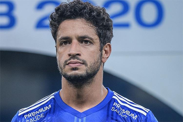 Zagueiro Leo completa 400 jogos pelo Cruzeiro em triunfo sobre o ...