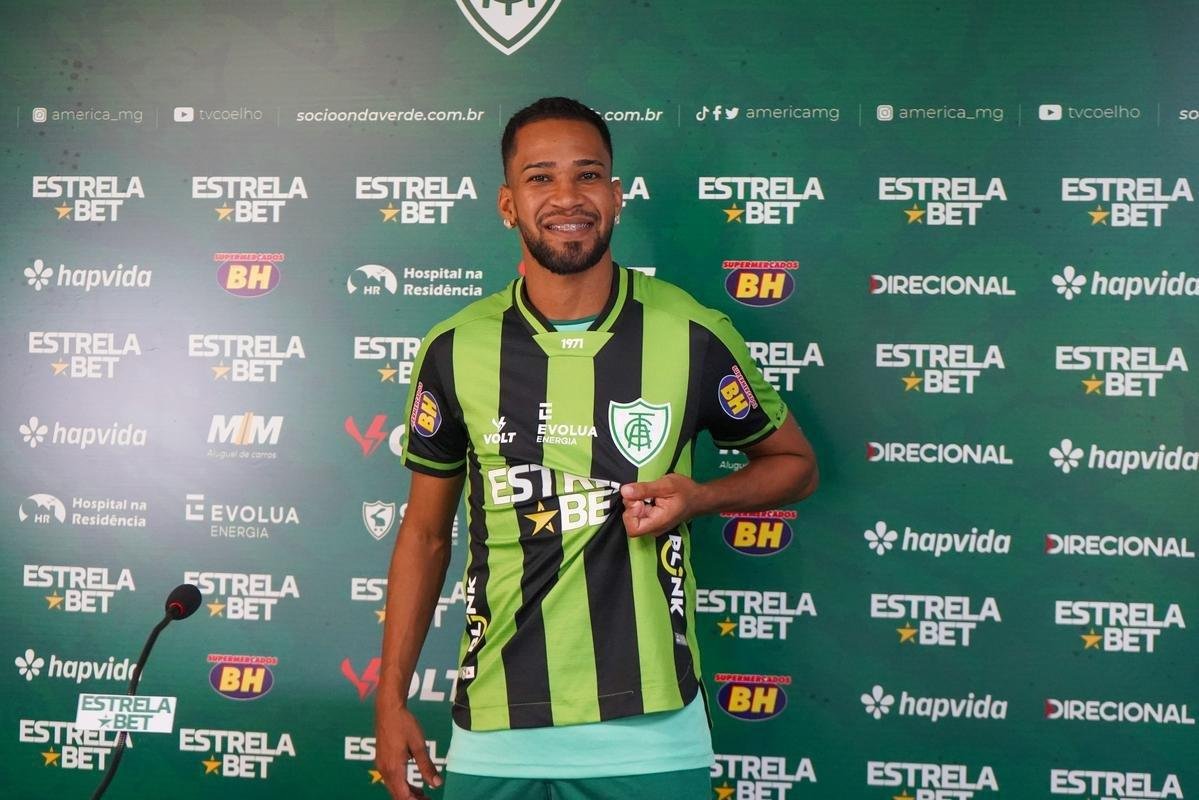 Fotos da reapresentação de Everaldo no América - Superesportes