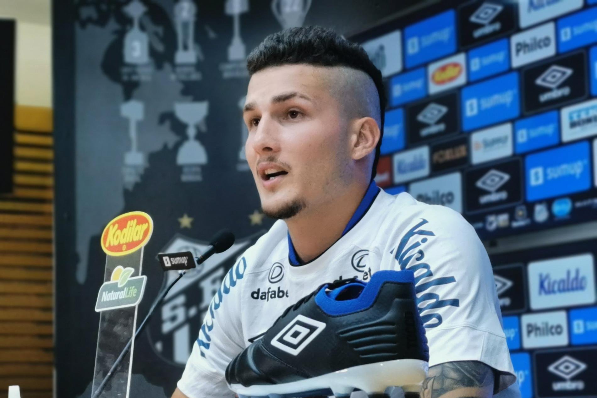 Versátil, Danilo Boza se inspira em Sergio Ramos para brilhar no Santos ...