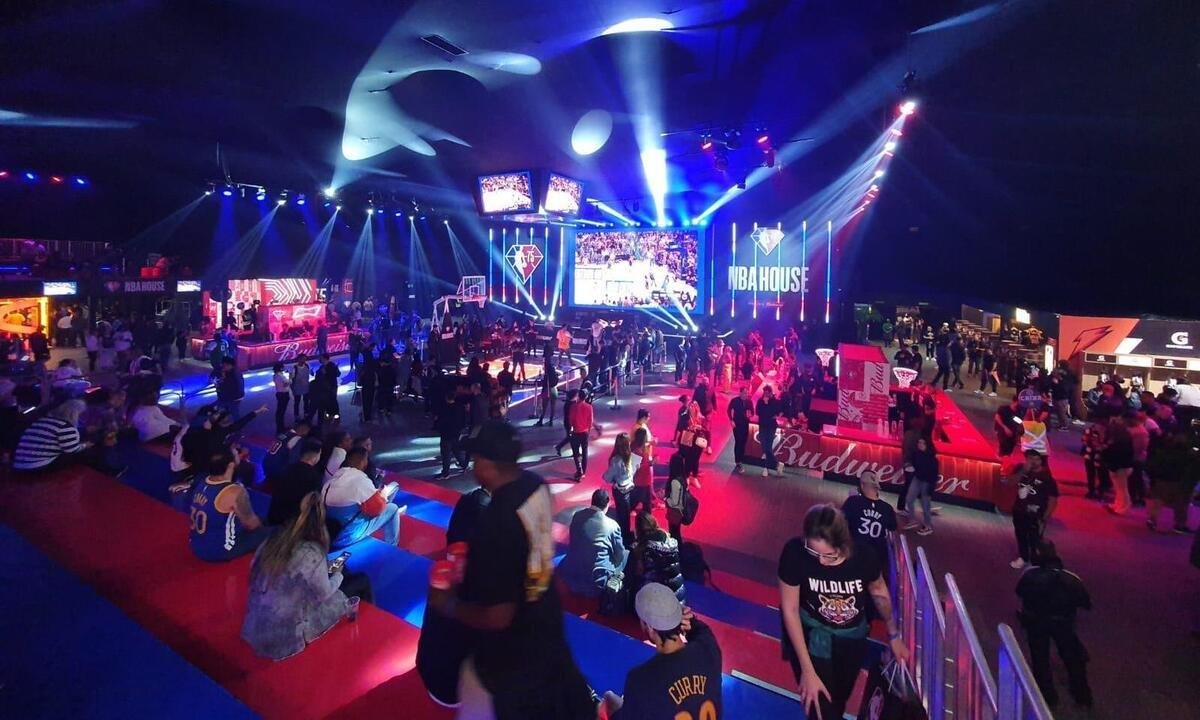 NBA House: atrações e interatividade animam fãs no 1º jogo das finais ...