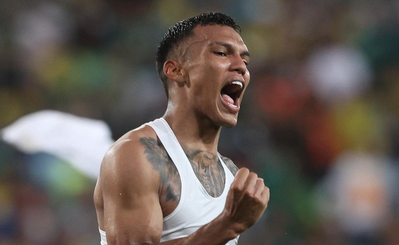 Veron pede apoio da torcida após expulsão: 'Sou burro ou vocês entendem ...