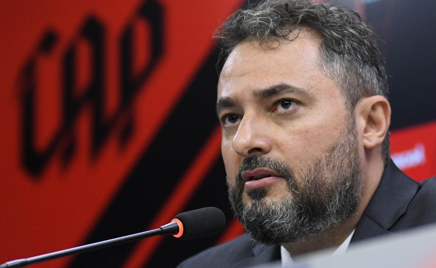 CEO do Athletico-PR, Mattos analisa SAF e diz: 'Palmeiras é um clube ...