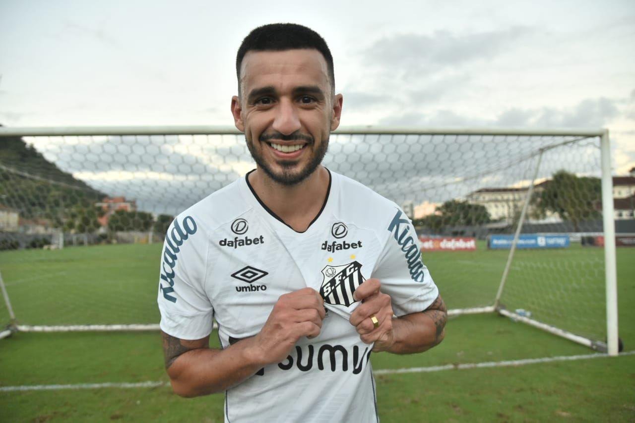 Camacho é anunciado como reforço do Santos e pode estrear contra ...