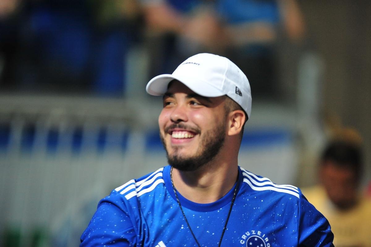 DJ Ronald, filho de Ronaldo, agitou torcida do Cruzeiro no Mineirão ...