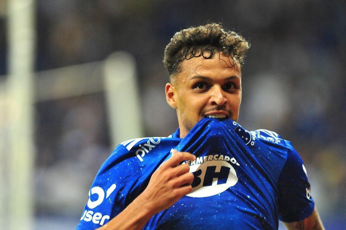 Daniel Júnior, do Cruzeiro, comemora gol e revela emoção da mãe no ...