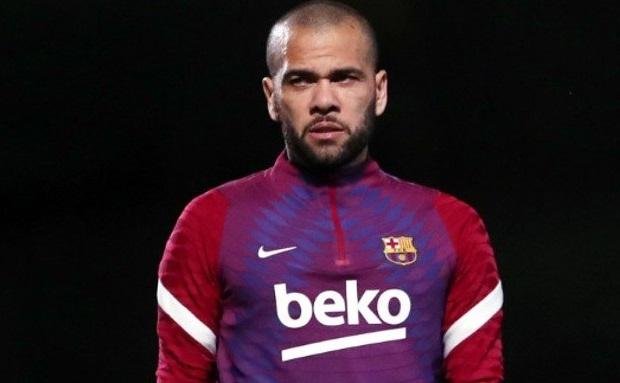 Daniel Alves herda número lendário em sua volta ao Barcelona ...
