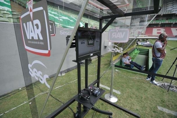 Imagens da sala de VAR do Independência - Superesportes