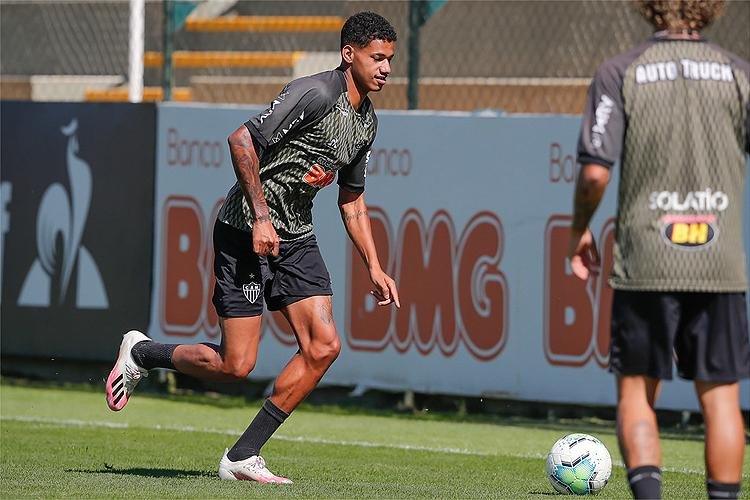 Com investimento milionário, Galo terá ataque renovado em clássico ...